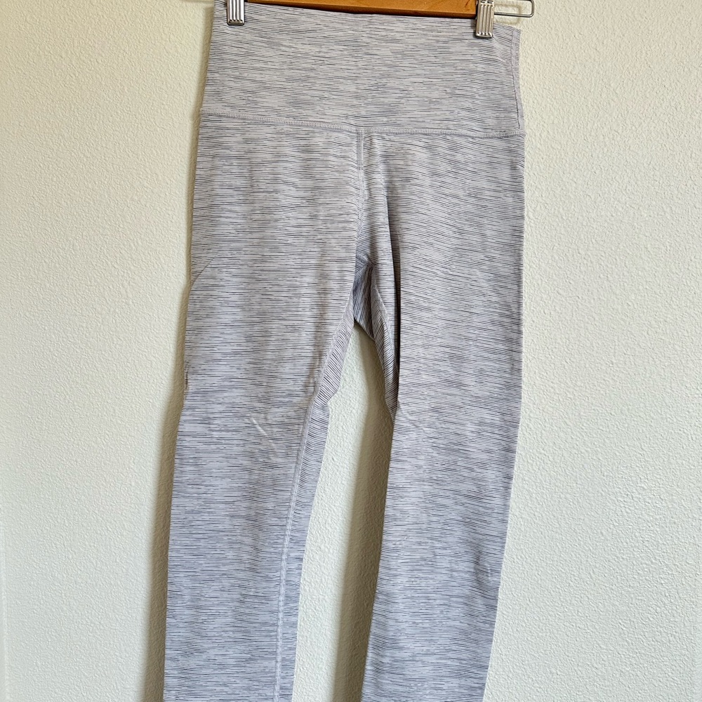 Lululemon Light Gray White High Rise Three Quarter 3/… - Gem
